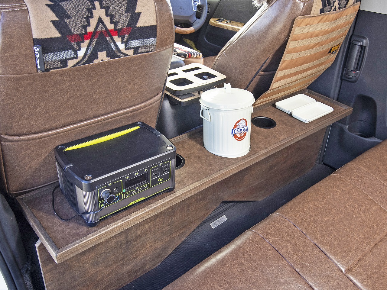 ハイエースバン_スーパーGL-ウッドセカンドキャビネット「シンプルバンライフ」×GoalZero（ゴールゼロ）ポータブルバッテリー-東京オートサロン2022出展車｜ランクル専門店カスタム情報 ...