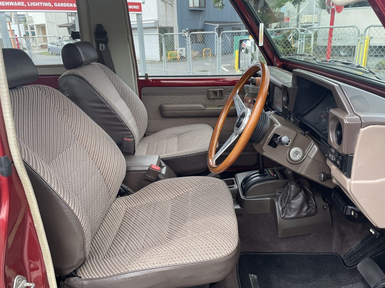 DULTON_DULTONMUSASHIMURAYAMA_ダルトン武蔵村山_ランクル73_HZJ73_純正ベージュ内装_flexdream｜ランクル専門店カスタム情報ブログ flexdream